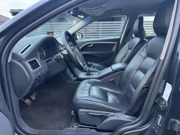 Grey Volvo S80 2009 in Jelgava, with an engine capacity of 2.00 L and mileage of 247 thousand km for 4950 €, photo 6 on AUTOMOTO.COM.LV