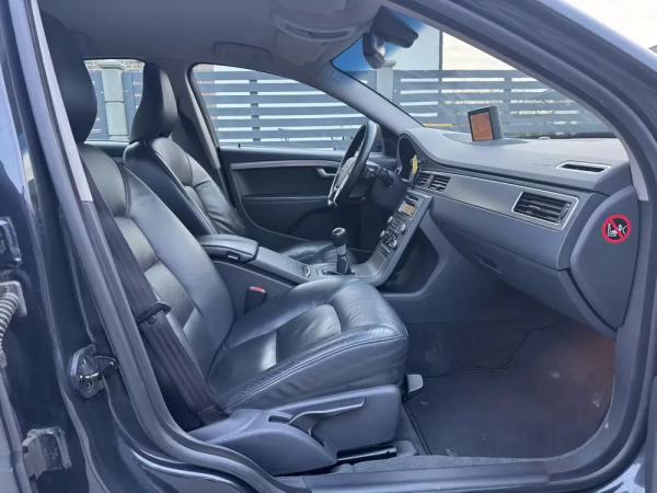 Grey Volvo S80 2009 in Jelgava, with an engine capacity of 2.00 L and mileage of 247 thousand km for 4950 €, photo 8 on AUTOMOTO.COM.LV