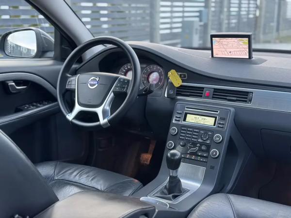 Grey Volvo S80 2009 in Jelgava, with an engine capacity of 2.00 L and mileage of 247 thousand km for 4950 €, photo 10 on AUTOMOTO.COM.LV