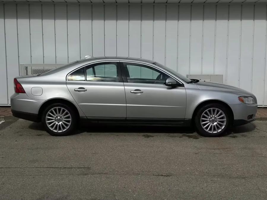 Grey Volvo S80 2009 in Riga, with an engine capacity of 2.40 L and mileage of 259 thousand km for 4000 €, photo 3 on AUTOMOTO.COM.LV