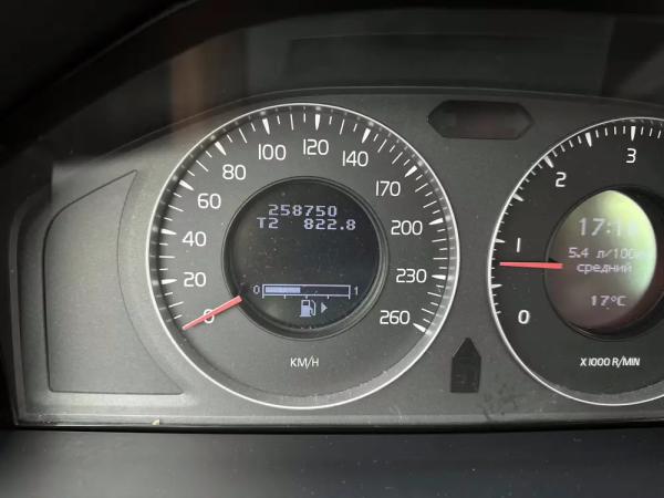 Pelēks Volvo S80 2009 Rīga, ar dzinēja tilpumu 2.40 L un nobraukumu 259 tūkst. km par 4000 €, foto 9 vietnē AUTOMOTO.COM.LV