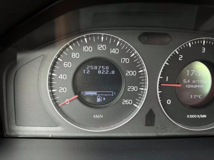Grey Volvo S80 2009 in Riga, with an engine capacity of 2.40 L and mileage of 259 thousand km for 4000 €, photo 10 on AUTOMOTO.COM.LV
