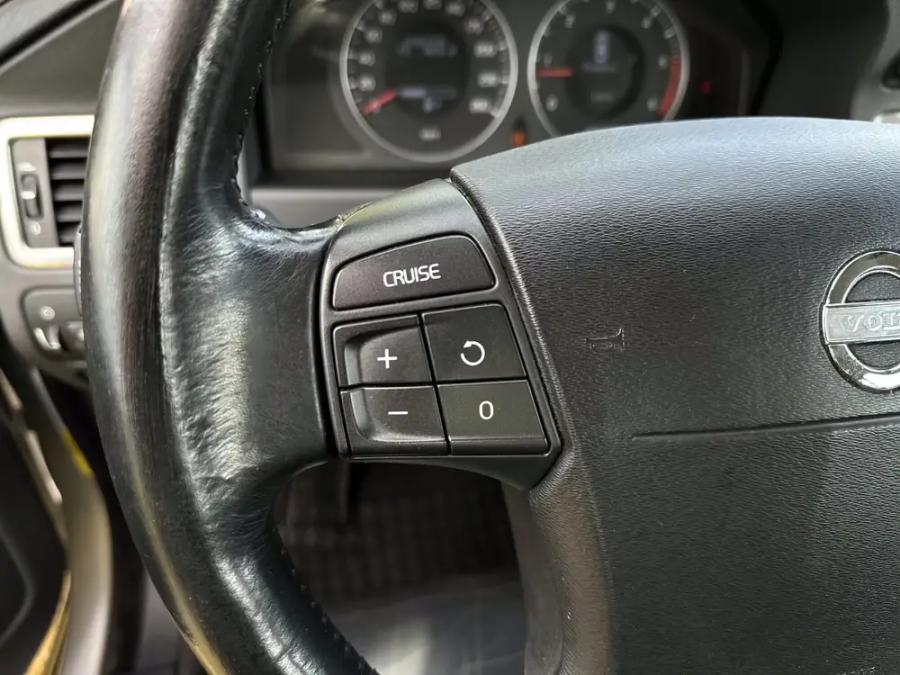 Grey Volvo S80 2009 in Riga, with an engine capacity of 2.40 L and mileage of 259 thousand km for 4000 €, photo 17 on AUTOMOTO.COM.LV