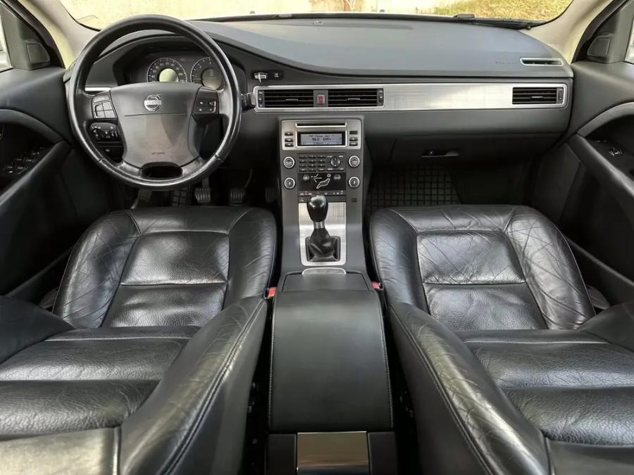 Grey Volvo S80 2009 in Riga, with an engine capacity of 2.40 L and mileage of 259 thousand km for 4000 €, photo 18 on AUTOMOTO.COM.LV