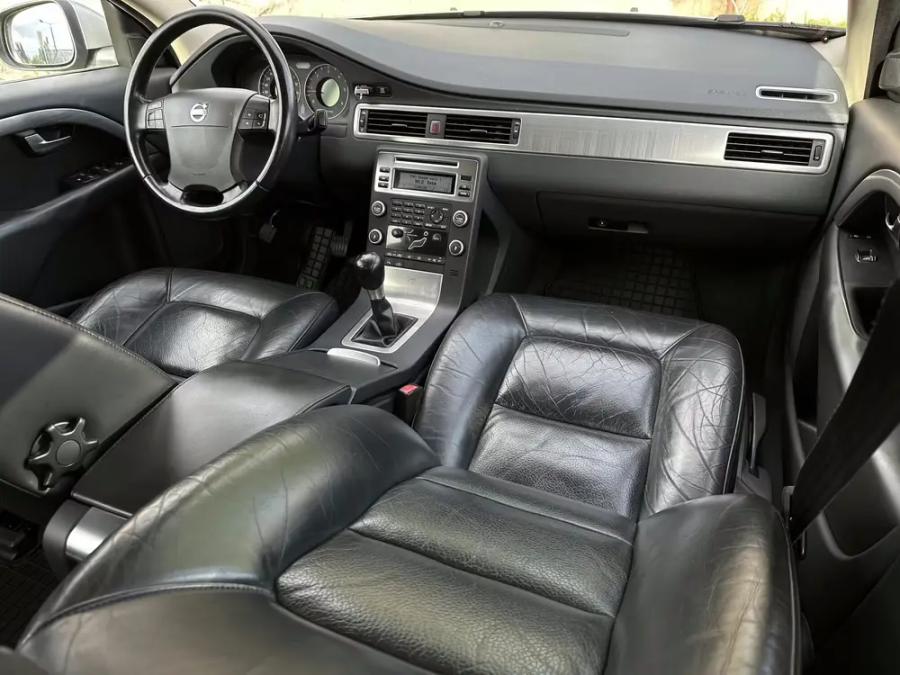 Grey Volvo S80 2009 in Riga, with an engine capacity of 2.40 L and mileage of 259 thousand km for 4000 €, photo 20 on AUTOMOTO.COM.LV