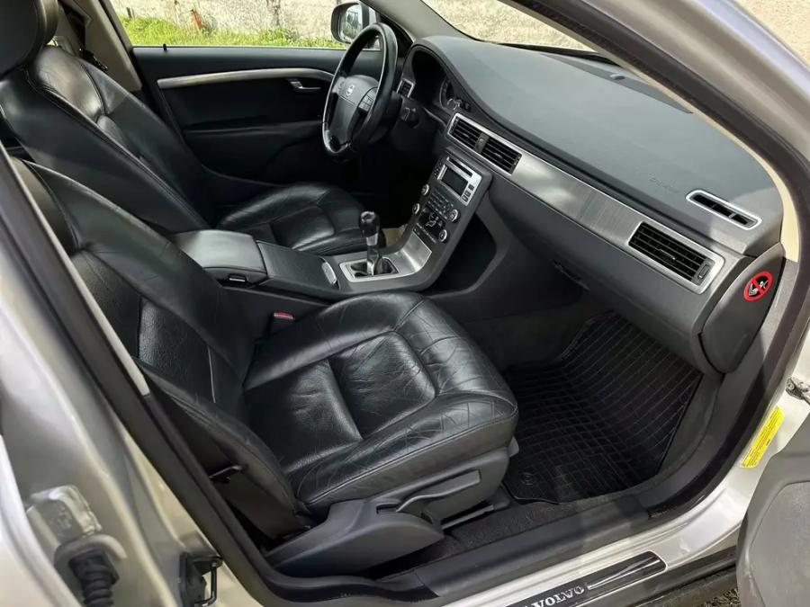 Grey Volvo S80 2009 in Riga, with an engine capacity of 2.40 L and mileage of 259 thousand km for 4000 €, photo 23 on AUTOMOTO.COM.LV