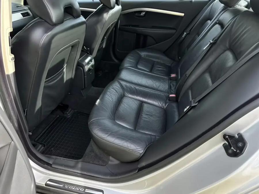 Grey Volvo S80 2009 in Riga, with an engine capacity of 2.40 L and mileage of 259 thousand km for 4000 €, photo 25 on AUTOMOTO.COM.LV