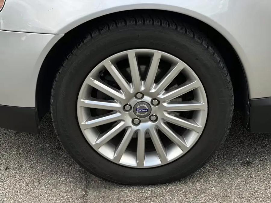 Grey Volvo S80 2009 in Riga, with an engine capacity of 2.40 L and mileage of 259 thousand km for 4000 €, photo 35 on AUTOMOTO.COM.LV