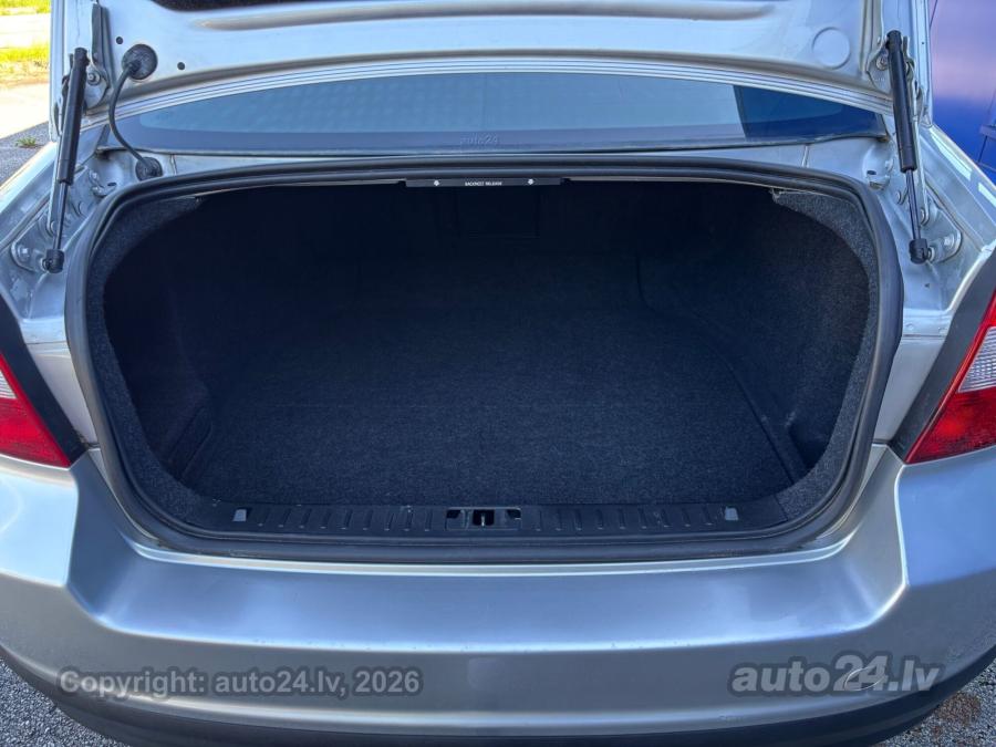 Pelēks Volvo S80 2009 Paide, ar dzinēja tilpumu 2.40 L un nobraukumu 375 tūkst. km par 5490 €, foto 21 vietnē AUTOMOTO.COM.LV