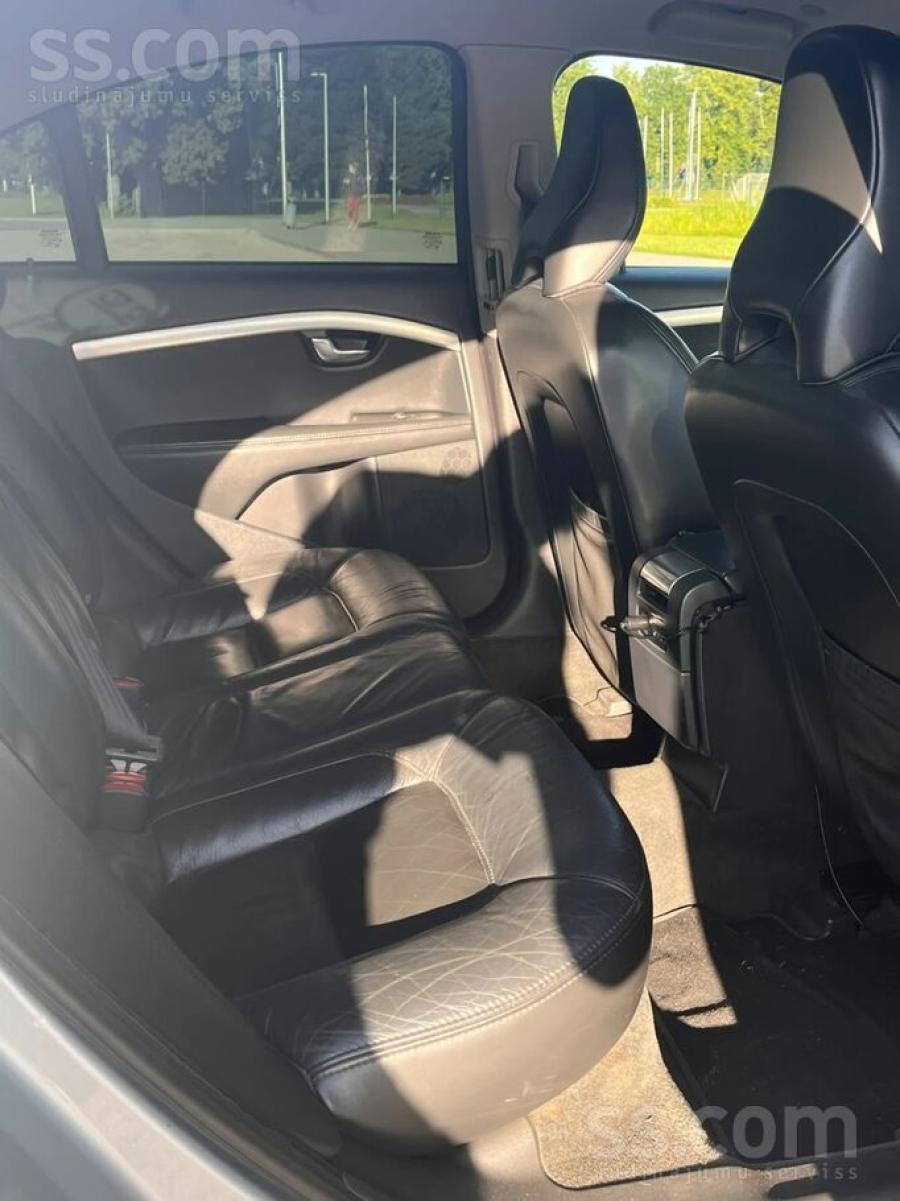 Grey Volvo S80 2009 in Jekabpils, with an engine capacity of 2.40 L and mileage of 255 thousand km for 5000 €, photo 13 on AUTOMOTO.COM.LV