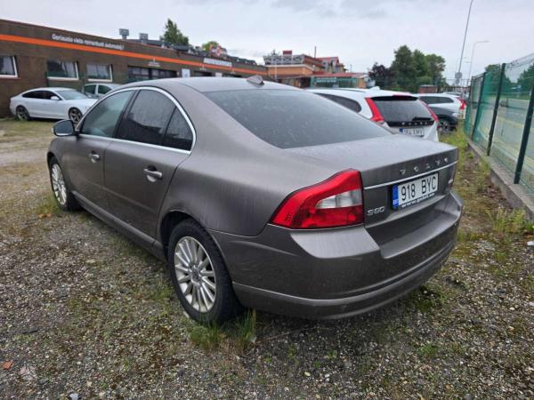 Grey Volvo S80 2009 in Kretinga, with an engine capacity of 2.40 L and mileage of 279 thousand km for 2200 €, photo 4 on AUTOMOTO.COM.LV