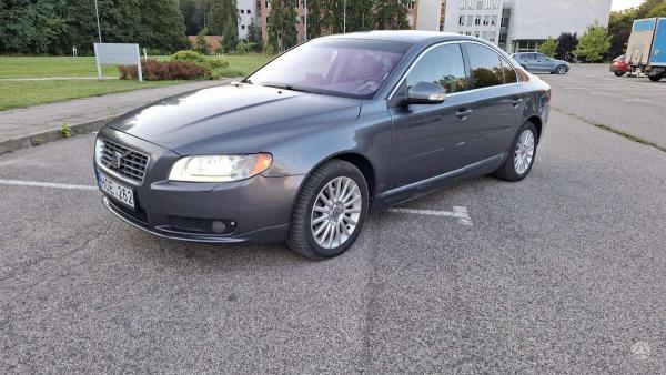 Volvo S80 2009 in Vilnius on AUTOMOTO.COM.LV Grey Volvo S80 2009 in Vilnius, with an engine capacity of 2.40 L and mileage of 333 thousand km for 2850 €, photo 1 on AUTOMOTO.COM.LV