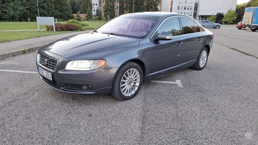 Grey Volvo S80 2009 in Vilnius, with an engine capacity of 2.40 L and mileage of 333 thousand km for 2850 €, photo 1 on AUTOMOTO.COM.LV