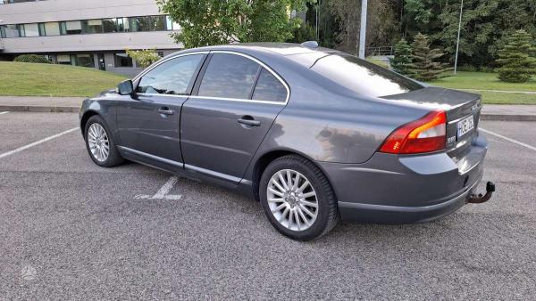 Volvo S80 2009 in Vilnius on AUTOMOTO.COM.LV Grey Volvo S80 2009 in Vilnius, with an engine capacity of 2.40 L and mileage of 333 thousand km for 2850 €, photo 3 on AUTOMOTO.COM.LV