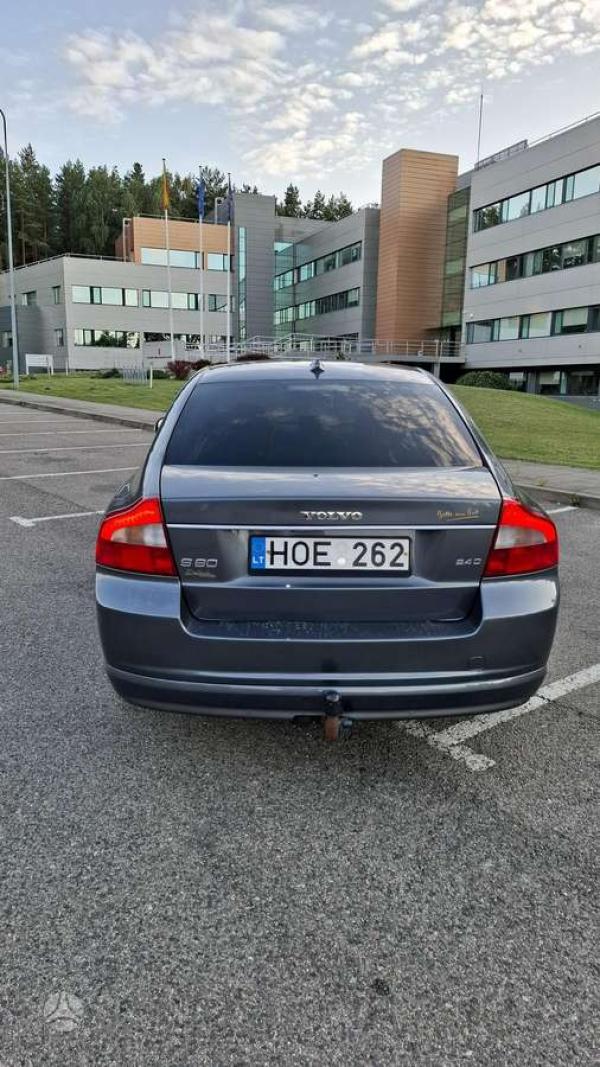 Volvo S80 2009 in Vilnius on AUTOMOTO.COM.LV Grey Volvo S80 2009 in Vilnius, with an engine capacity of 2.40 L and mileage of 333 thousand km for 2850 €, photo 4 on AUTOMOTO.COM.LV