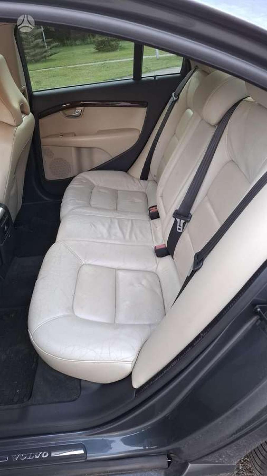 Grey Volvo S80 2009 in Vilnius, with an engine capacity of 2.40 L and mileage of 333 thousand km for 2850 €, photo 9 on AUTOMOTO.COM.LV