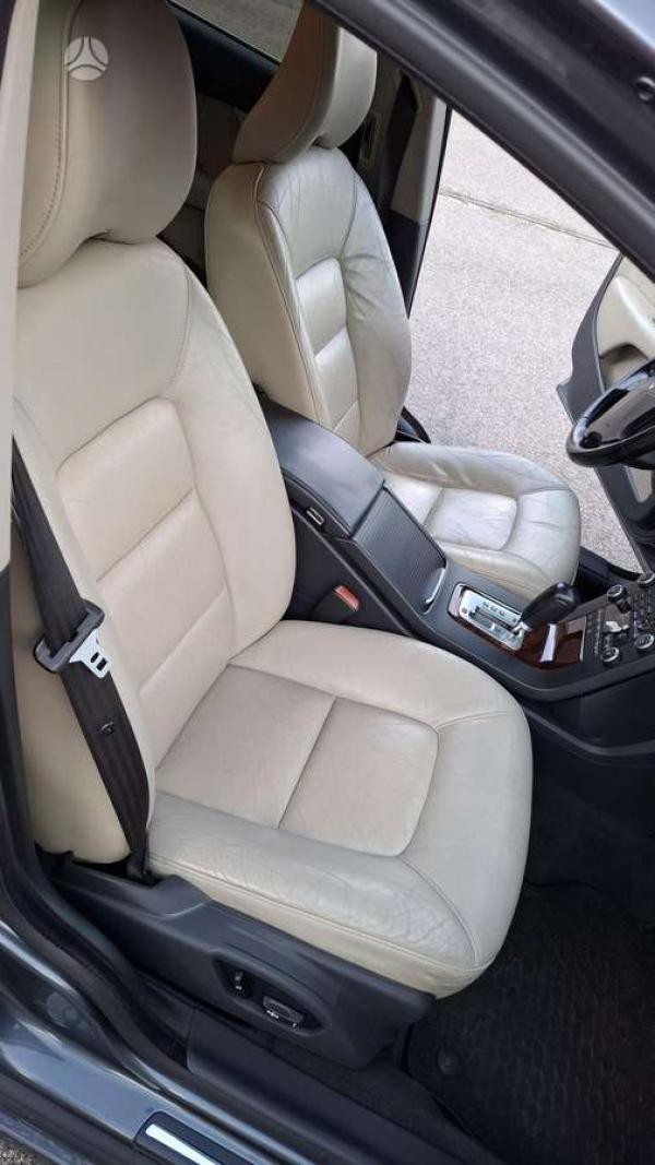 Volvo S80 2009 in Vilnius on AUTOMOTO.COM.LV Grey Volvo S80 2009 in Vilnius, with an engine capacity of 2.40 L and mileage of 333 thousand km for 2850 €, photo 11 on AUTOMOTO.COM.LV