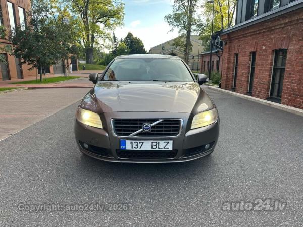 Volvo S80 2009 in Tallinn on AUTOMOTO.COM.LV Grey Volvo S80 2009 in Tallinn, with an engine capacity of 2.40 L and mileage of 449 thousand km for 6990 €, photo 1 on AUTOMOTO.COM.LV