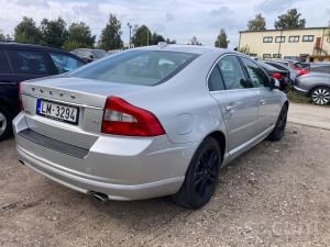 Grey Volvo S80 2009 in Riga, with an engine capacity of 2.40 L and mileage of 305 thousand km for 2650 €, photo 5 on AUTOMOTO.COM.LV