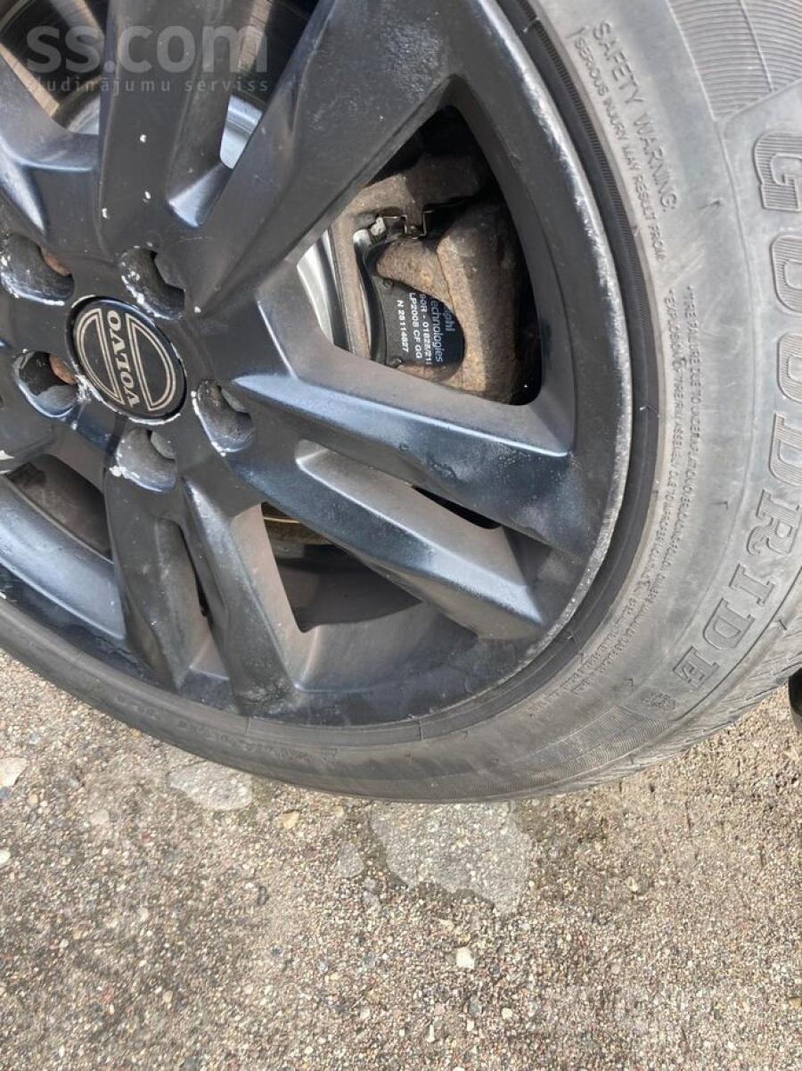 Grey Volvo S80 2009 in Riga, with an engine capacity of 2.40 L and mileage of 305 thousand km for 2650 €, photo 8 on AUTOMOTO.COM.LV