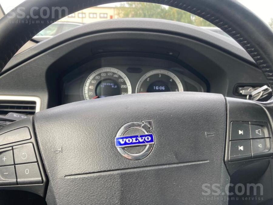 Grey Volvo S80 2009 in Riga, with an engine capacity of 2.40 L and mileage of 305 thousand km for 2650 €, photo 13 on AUTOMOTO.COM.LV