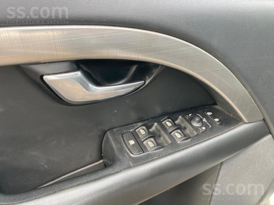 Grey Volvo S80 2009 in Riga, with an engine capacity of 2.40 L and mileage of 305 thousand km for 2650 €, photo 15 on AUTOMOTO.COM.LV