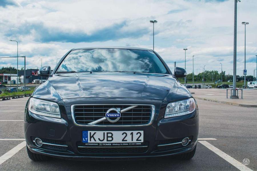 Grey Volvo S80 2010 in Vilnius, with an engine capacity of 2.40 L and mileage of 384 thousand km for 5200 €, photo 2 on AUTOMOTO.COM.LV