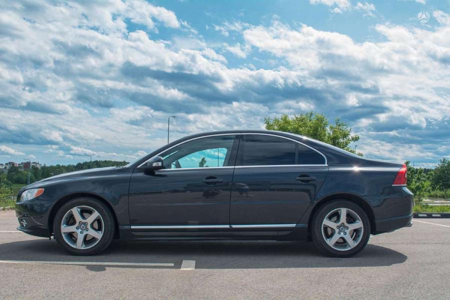 Grey Volvo S80 2010 in Vilnius, with an engine capacity of 2.40 L and mileage of 384 thousand km for 5200 €, photo 3 on AUTOMOTO.COM.LV