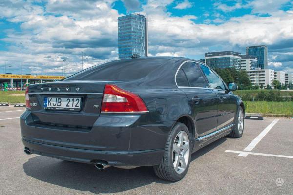 Pelēks Volvo S80 2010 Viļņa, ar dzinēja tilpumu 2.40 L un nobraukumu 384 tūkst. km par 5200 €, foto 6 vietnē AUTOMOTO.COM.LV