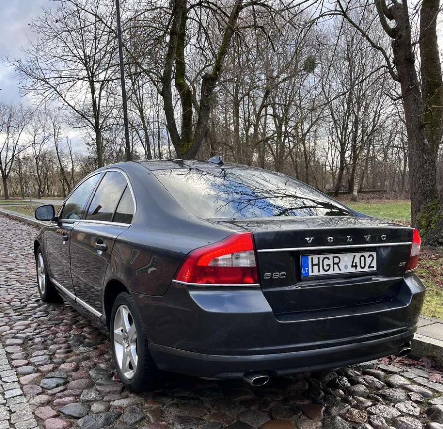 Grey Volvo S80 2010 in Kaunas, with an engine capacity of 2.40 L and mileage of 314 thousand km for 4950 €, photo 1 on AUTOMOTO.COM.LV