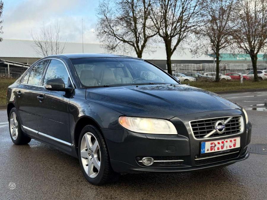 Grey Volvo S80 2010 in Siauliai, with an engine capacity of 2.40 L and mileage of 338 thousand km for 3950 €, photo 1 on AUTOMOTO.COM.LV