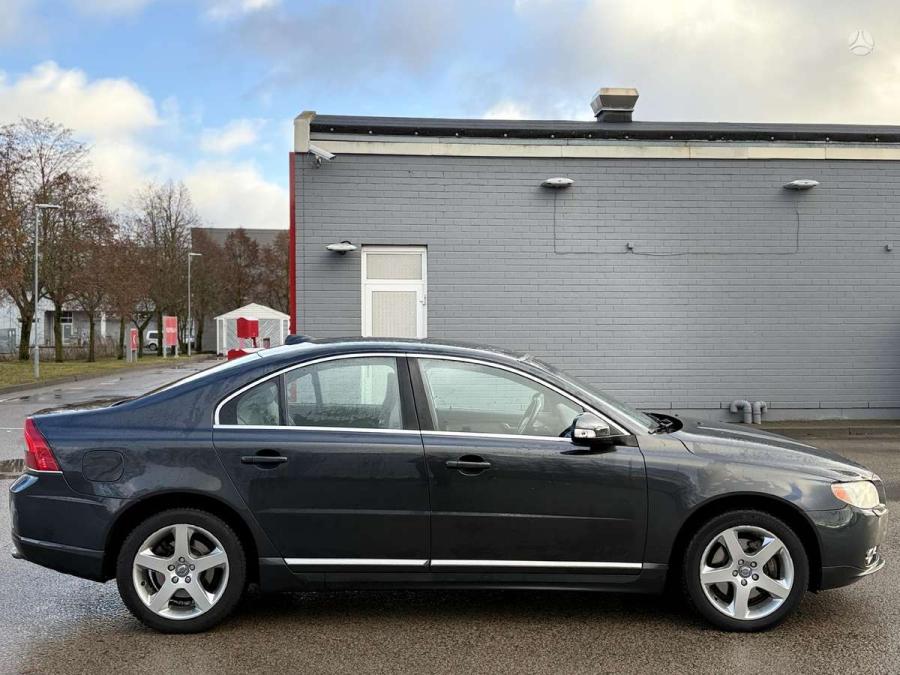 Grey Volvo S80 2010 in Siauliai, with an engine capacity of 2.40 L and mileage of 338 thousand km for 3950 €, photo 4 on AUTOMOTO.COM.LV
