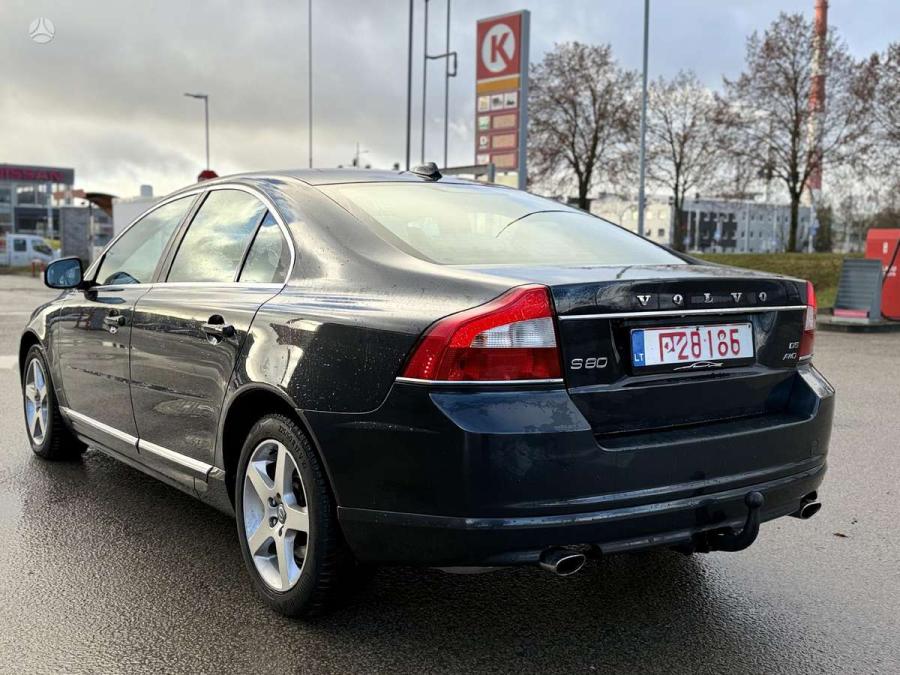 Grey Volvo S80 2010 in Siauliai, with an engine capacity of 2.40 L and mileage of 338 thousand km for 3950 €, photo 5 on AUTOMOTO.COM.LV