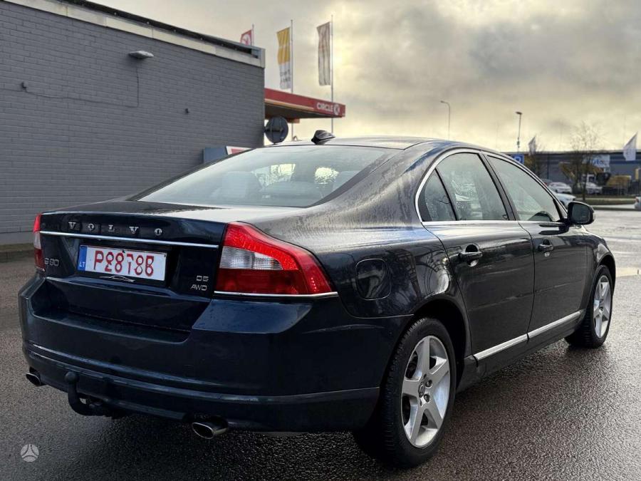 Grey Volvo S80 2010 in Siauliai, with an engine capacity of 2.40 L and mileage of 338 thousand km for 3950 €, photo 6 on AUTOMOTO.COM.LV