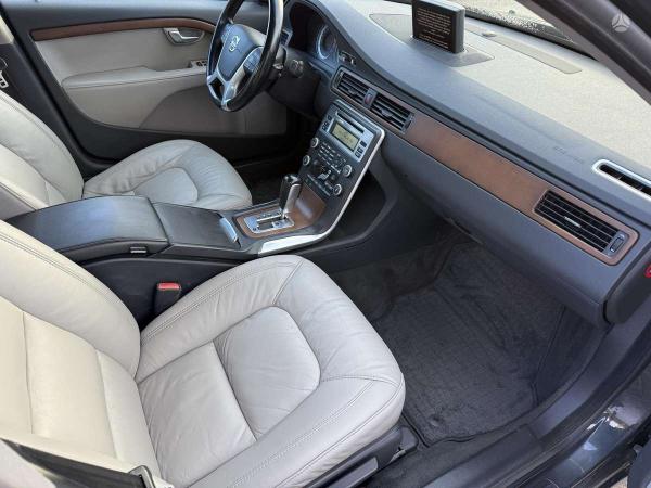 Pelēks Volvo S80 2010 Šauļi, ar dzinēja tilpumu 2.40 L un nobraukumu 339 tūkst. km par 3999 €, foto 6 vietnē AUTOMOTO.COM.LV