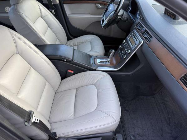 Pelēks Volvo S80 2010 Šauļi, ar dzinēja tilpumu 2.40 L un nobraukumu 339 tūkst. km par 3999 €, foto 9 vietnē AUTOMOTO.COM.LV