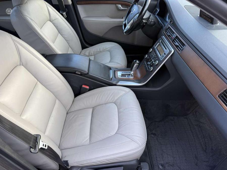 Pelēks Volvo S80 2010 Šauļi, ar dzinēja tilpumu 2.40 L un nobraukumu 339 tūkst. km par 3999 €, foto 9 vietnē AUTOMOTO.COM.LV