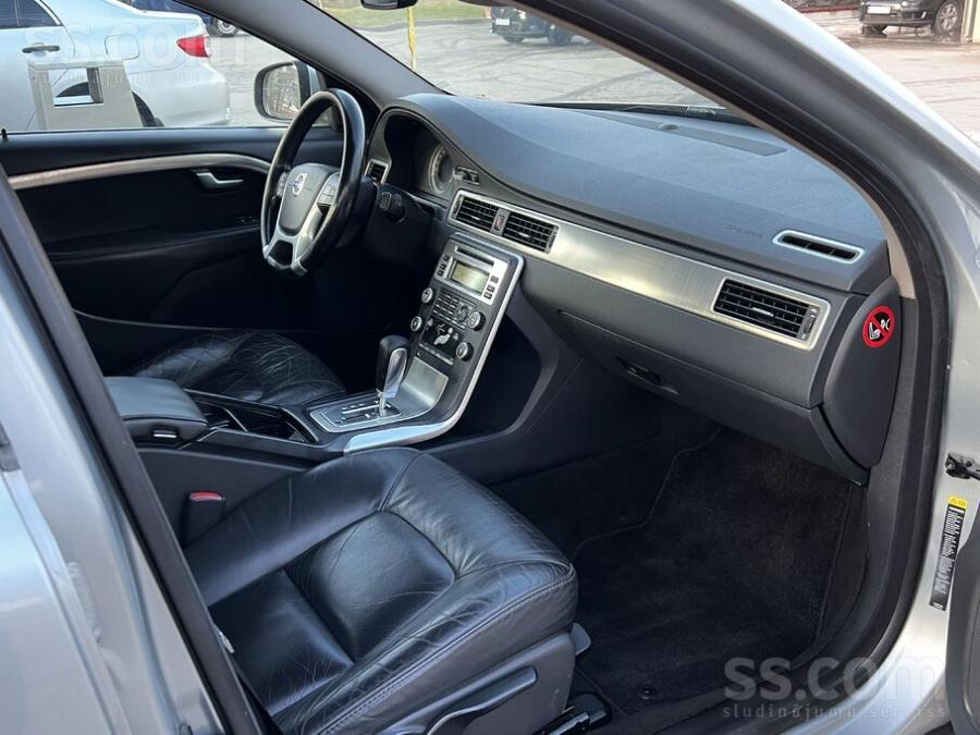 Pelēks Volvo S80 2010 Jelgava, ar dzinēja tilpumu 2.40 L un nobraukumu 379 tūkst. km par 2700 €, foto 3 vietnē AUTOMOTO.COM.LV