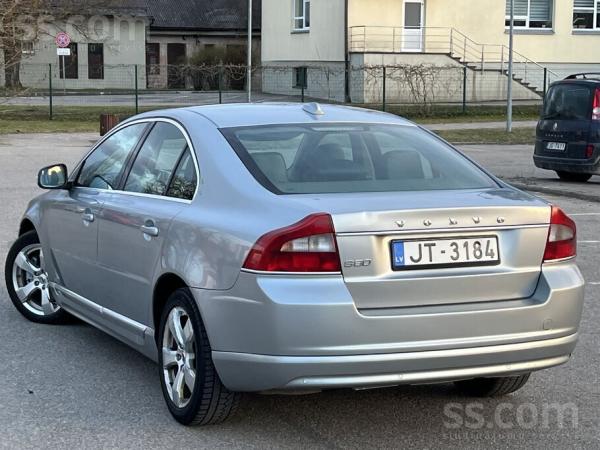 Grey Volvo S80 2010 in Jelgava, with an engine capacity of 2.40 L and mileage of 379 thousand km for 2700 €, photo 5 on AUTOMOTO.COM.LV