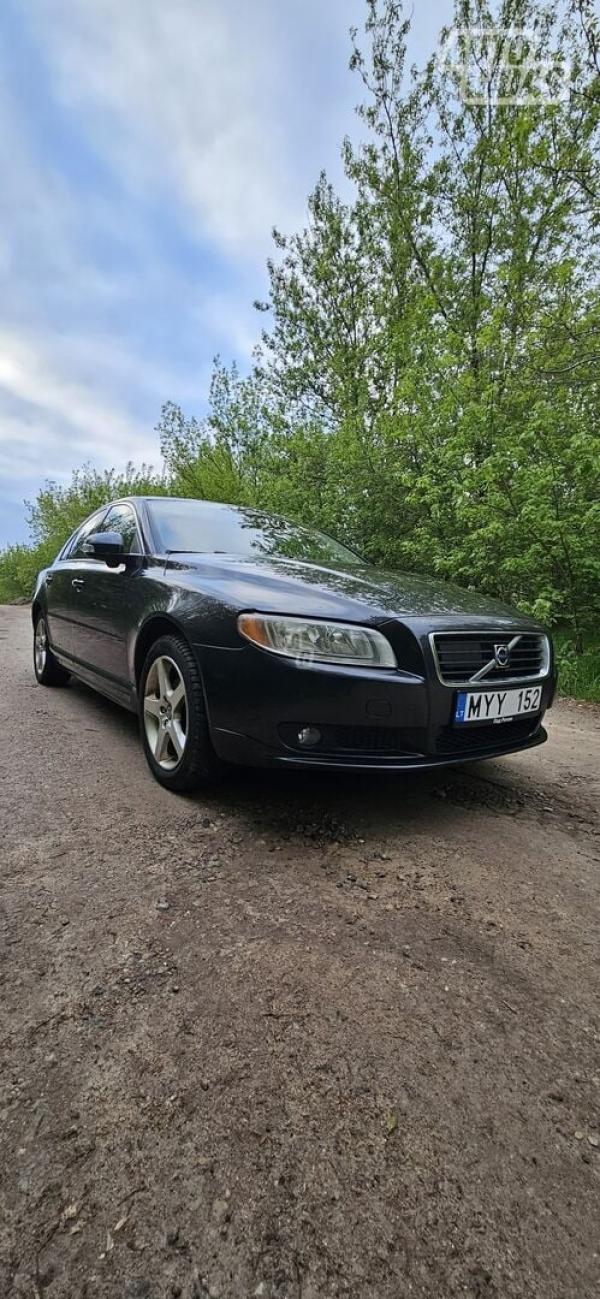 Grey Volvo S80 2010 in Vilnius, with an engine capacity of 2.40 L and mileage of 291 thousand km for 4999 €, photo 2 on AUTOMOTO.COM.LV