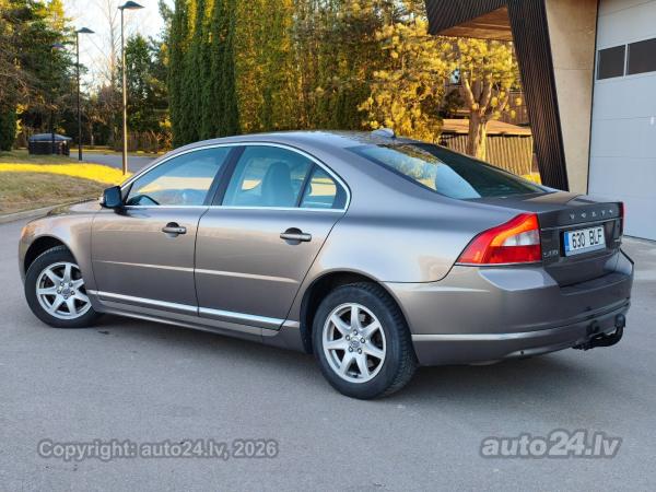 Grey Volvo S80 2010 in Tartu, with an engine capacity of 1.60 L and mileage of 328 thousand km for 3999 €, photo 5 on AUTOMOTO.COM.LV