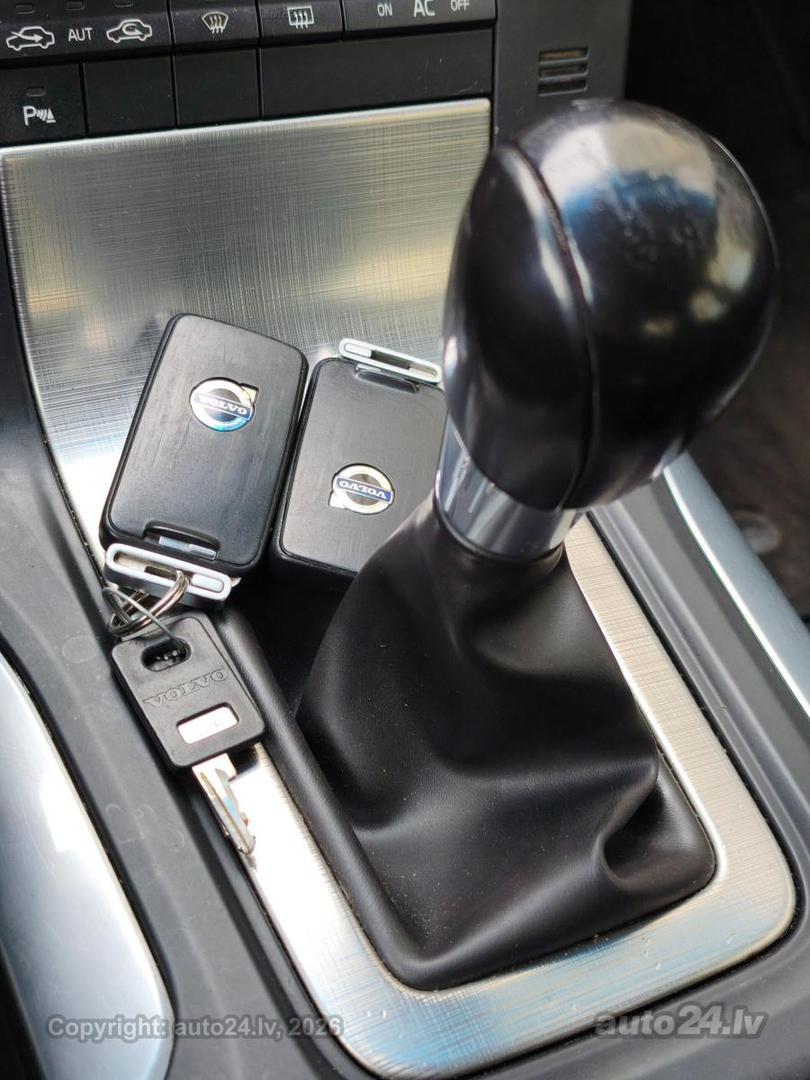 Pelēks Volvo S80 2010 Tartu, ar dzinēja tilpumu 1.60 L un nobraukumu 328 tūkst. km par 3999 €, foto 16 vietnē AUTOMOTO.COM.LV