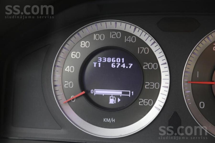 Grey Volvo S80 2010 in Riga, with an engine capacity of 2.40 L and mileage of 0 thousand km for 3995 €, photo 9 on AUTOMOTO.COM.LV