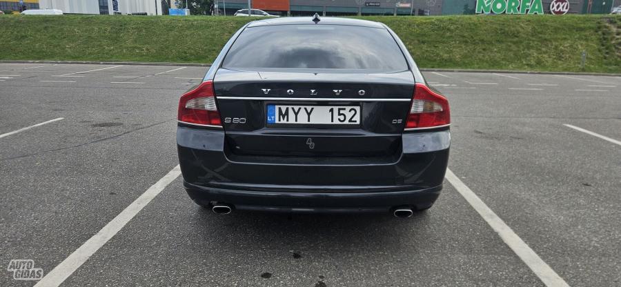 Pelēks Volvo S80 2010 Viļņa, ar dzinēja tilpumu 2.40 L un nobraukumu 291 tūkst. km par 4500 €, foto 3 vietnē AUTOMOTO.COM.LV