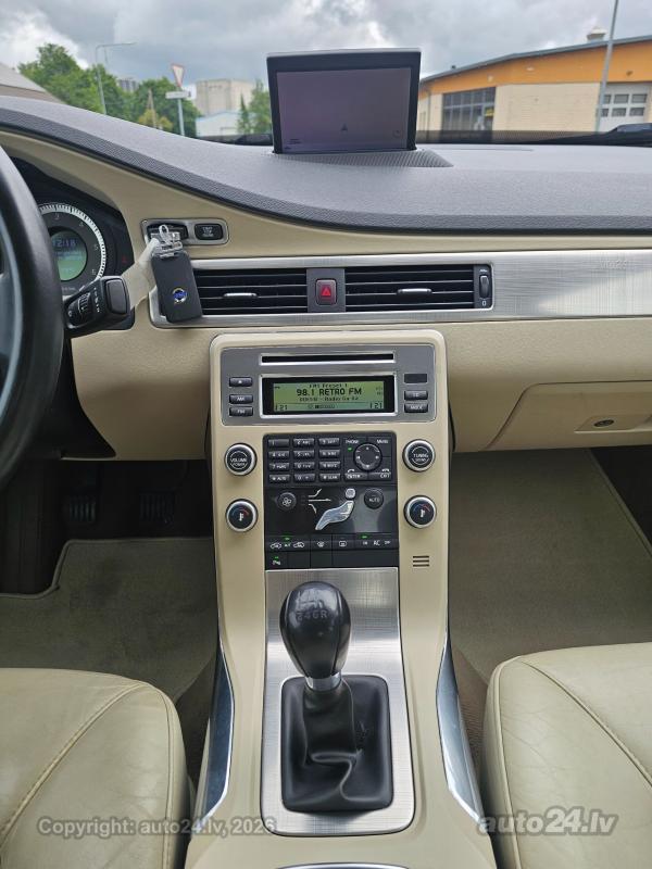 Pelēks Volvo S80 2010 Paide, ar dzinēja tilpumu 2.40 L un nobraukumu 280 tūkst. km par 6550 €, foto 10 vietnē AUTOMOTO.COM.LV