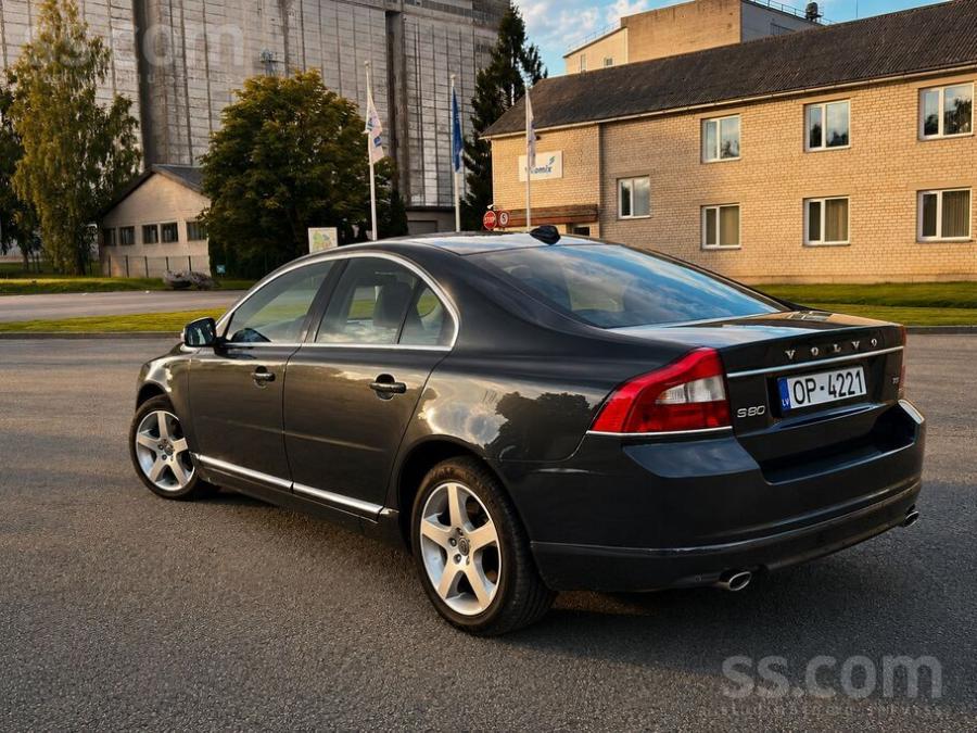 Pelēks Volvo S80 2010 Rīga, ar dzinēja tilpumu 2.40 L un nobraukumu 0 tūkst. km par 4950 €, foto 4 vietnē AUTOMOTO.COM.LV