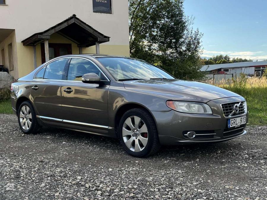 Grey Volvo S80 2010 in Ukmerge, with an engine capacity of 2.40 L and mileage of 301 thousand km for 2100 €, photo 5 on AUTOMOTO.COM.LV