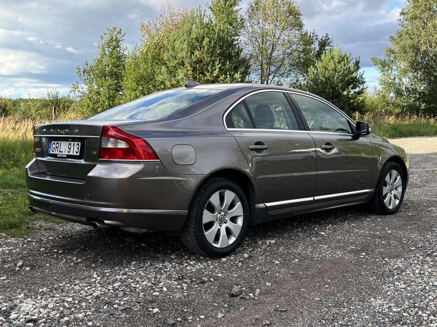 Grey Volvo S80 2010 in Ukmerge, with an engine capacity of 2.40 L and mileage of 301 thousand km for 2100 €, photo 6 on AUTOMOTO.COM.LV