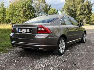 Grey Volvo S80 2010 in Ukmerge, with an engine capacity of 2.40 L and mileage of 301 thousand km for 2100 €, photo 7 on AUTOMOTO.COM.LV