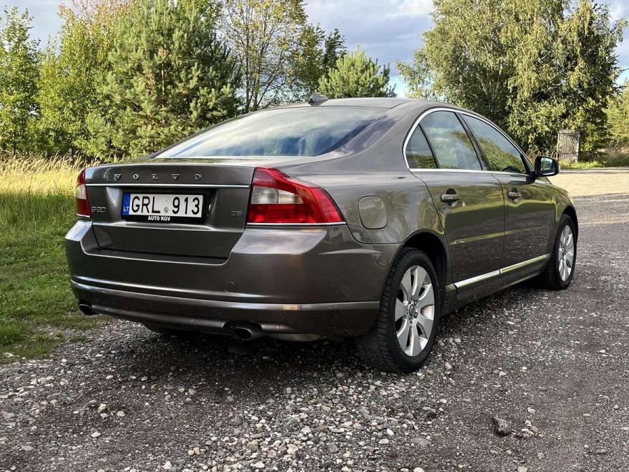 Grey Volvo S80 2010 in Ukmerge, with an engine capacity of 2.40 L and mileage of 301 thousand km for 2100 €, photo 7 on AUTOMOTO.COM.LV